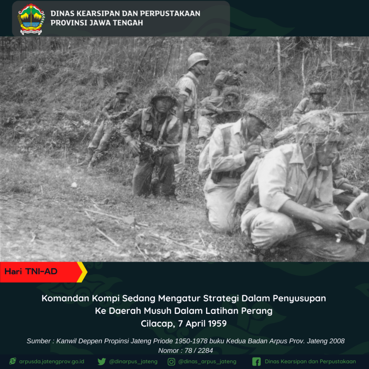 Komandan Kompi Sedang Mengatur Strategi Dalam Penyusupan Ke Daerah ...